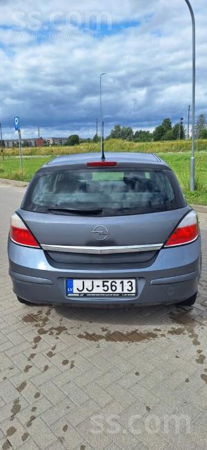 Pelēks Opel Astra 2005 Jēkabpils, ar dzinēja tilpumu 1.60 L un nobraukumu 290 tūkst. km par 1230 €, foto 3 vietnē AUTOMOTO.COM.LV