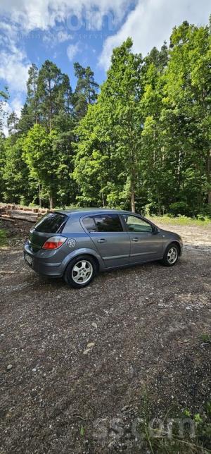 Grey Opel Astra 2005 in Kuldiga, with an engine capacity of 1.70 L and mileage of 327 thousand km for 1150 €, photo 3 on AUTOMOTO.COM.LV
