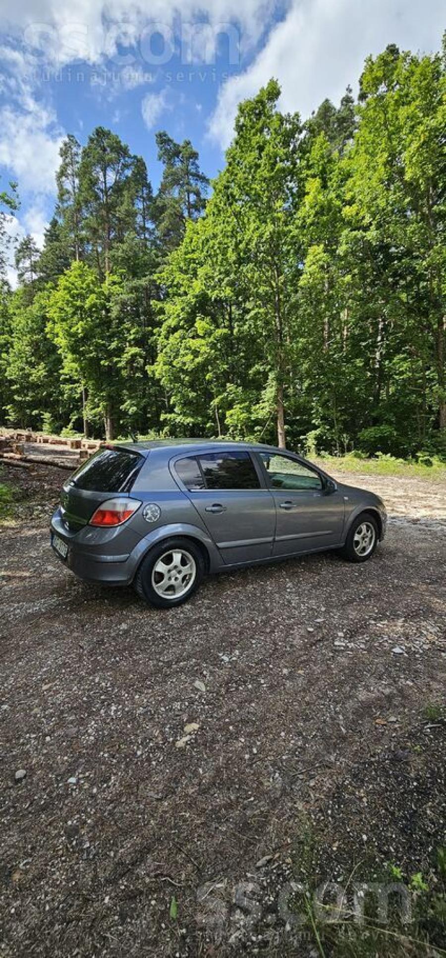 Grey Opel Astra 2005 in Kuldiga, with an engine capacity of 1.70 L and mileage of 327 thousand km for 1150 €, photo 3 on AUTOMOTO.COM.LV