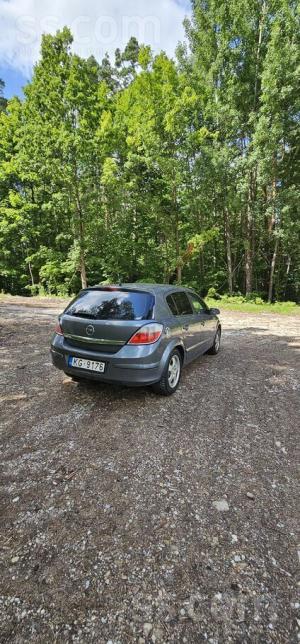 Grey Opel Astra 2005 in Kuldiga, with an engine capacity of 1.70 L and mileage of 327 thousand km for 1150 €, photo 4 on AUTOMOTO.COM.LV