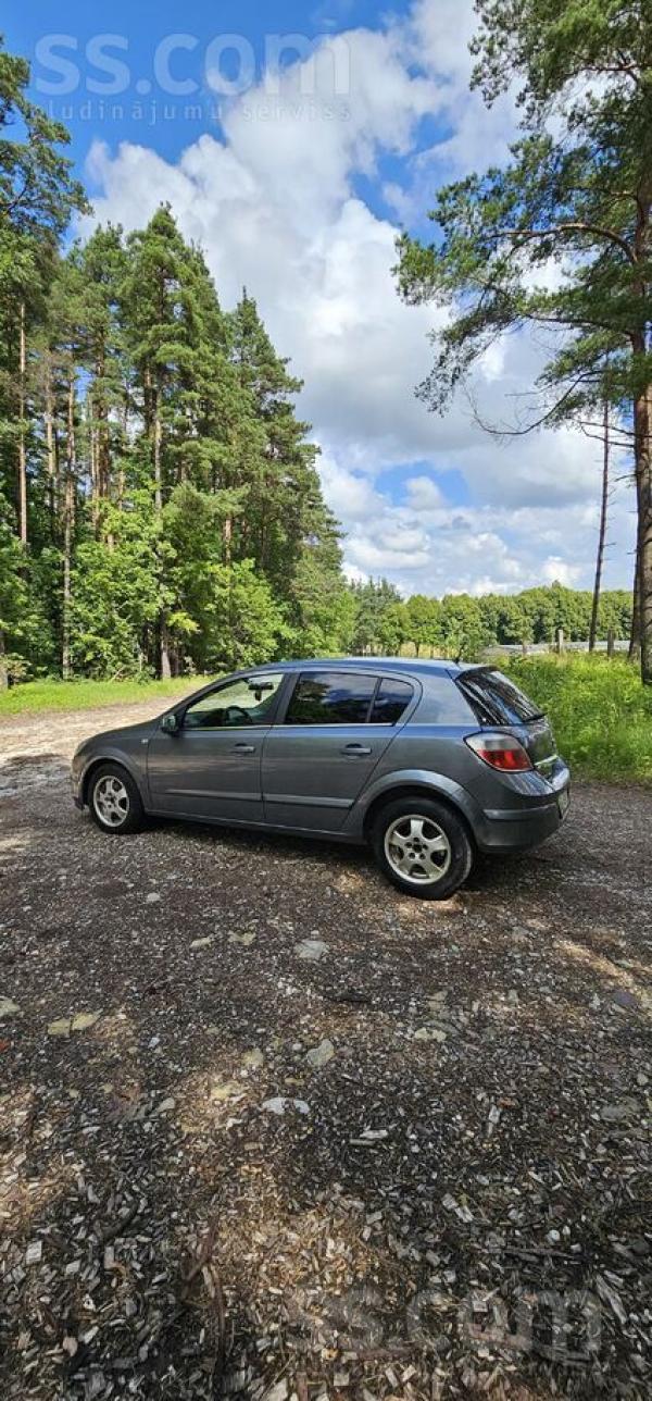Grey Opel Astra 2005 in Kuldiga, with an engine capacity of 1.70 L and mileage of 327 thousand km for 1150 €, photo 5 on AUTOMOTO.COM.LV