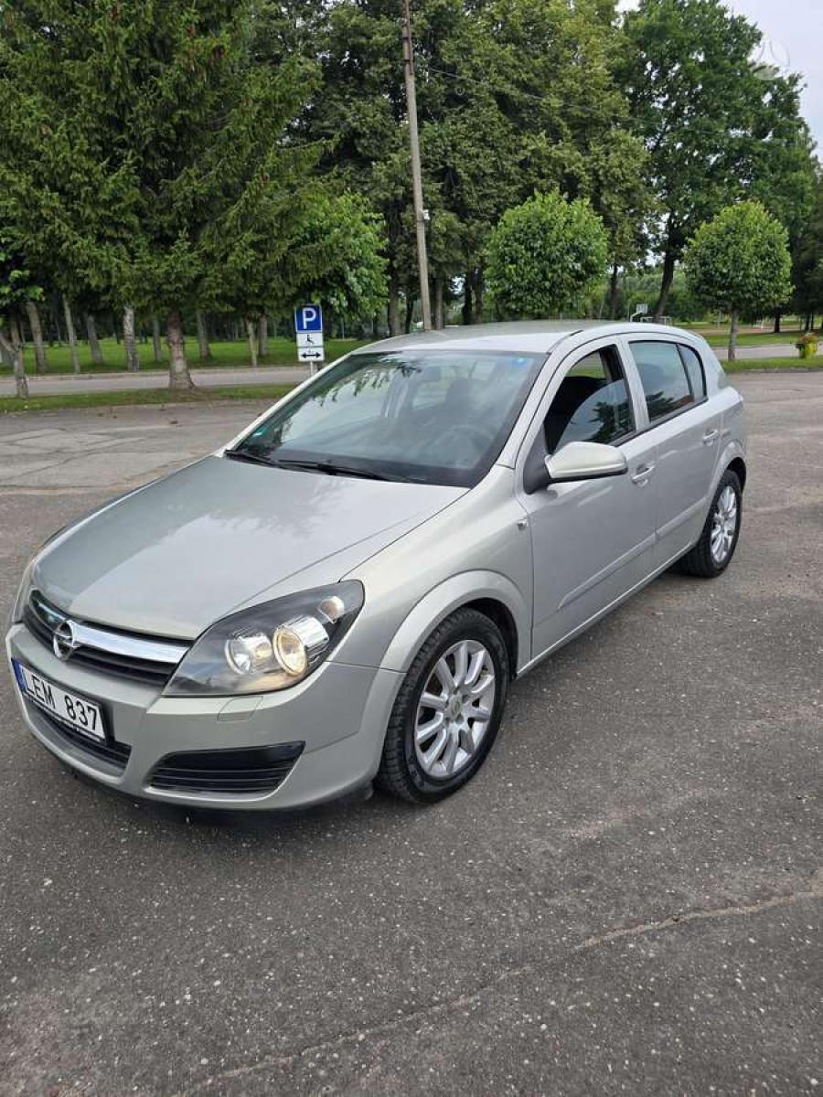 Pelēks Opel Astra 2005 Jurbarkas, ar dzinēja tilpumu 1.91 L un nobraukumu 250 tūkst. km par 1650 €, foto 1 vietnē AUTOMOTO.COM.LV