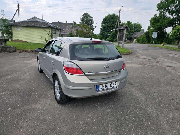 Pelēks Opel Astra 2005 Jurbarkas, ar dzinēja tilpumu 1.91 L un nobraukumu 250 tūkst. km par 1650 €, foto 3 vietnē AUTOMOTO.COM.LV