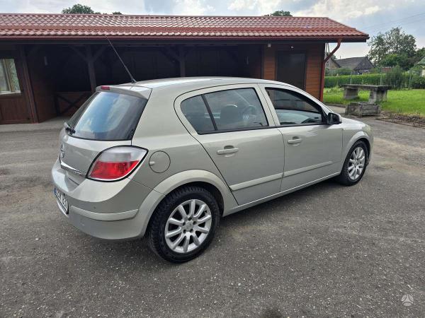 Pelēks Opel Astra 2005 Jurbarkas, ar dzinēja tilpumu 1.91 L un nobraukumu 250 tūkst. km par 1650 €, foto 4 vietnē AUTOMOTO.COM.LV