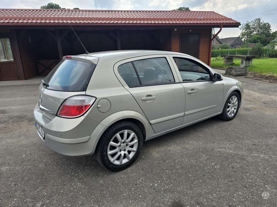 Pelēks Opel Astra 2005 Jurbarkas, ar dzinēja tilpumu 1.91 L un nobraukumu 250 tūkst. km par 1650 €, foto 5 vietnē AUTOMOTO.COM.LV