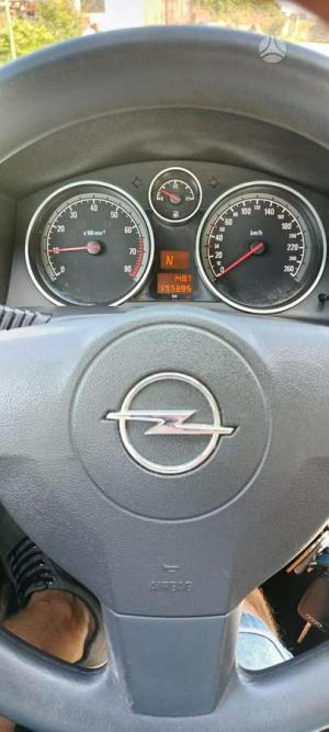 Grey Opel Astra 2005 in Kaunas, with an engine capacity of 1.60 L and mileage of 17 thousand km for 1000 €, photo 4 on AUTOMOTO.COM.LV