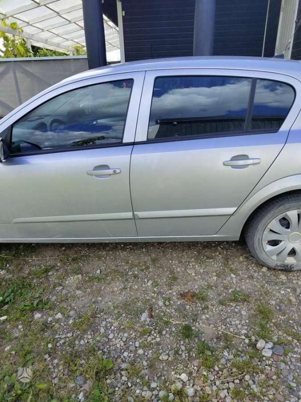 Pelēks Opel Astra 2005 Kretinga, ar dzinēja tilpumu 1.69 L un nobraukumu 309 tūkst. km par 400 €, foto 4 vietnē AUTOMOTO.COM.LV