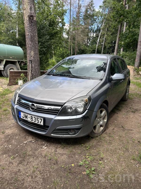Pelēks Opel Astra 2005 Ogre, ar dzinēja tilpumu 1.70 L un nobraukumu 317 tūkst. km par 700 €, foto 1 vietnē AUTOMOTO.COM.LV