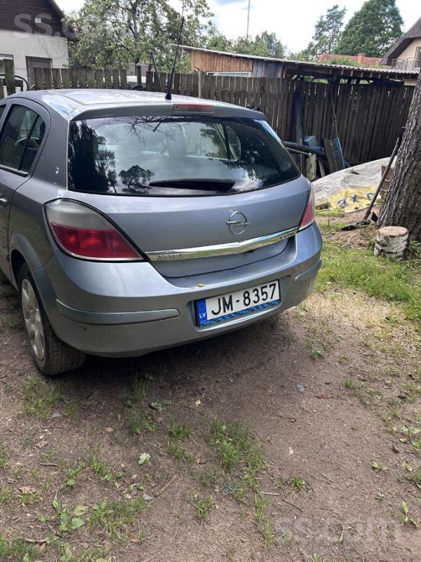 Pelēks Opel Astra 2005 Ogre, ar dzinēja tilpumu 1.70 L un nobraukumu 317 tūkst. km par 700 €, foto 2 vietnē AUTOMOTO.COM.LV