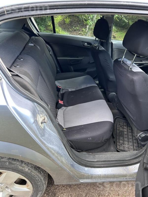 Pelēks Opel Astra 2005 Ogre, ar dzinēja tilpumu 1.70 L un nobraukumu 317 tūkst. km par 700 €, foto 3 vietnē AUTOMOTO.COM.LV