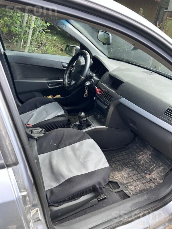 Pelēks Opel Astra 2005 Ogre, ar dzinēja tilpumu 1.70 L un nobraukumu 317 tūkst. km par 700 €, foto 5 vietnē AUTOMOTO.COM.LV