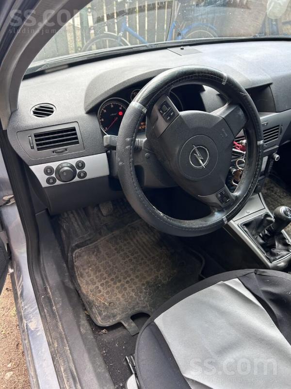 Pelēks Opel Astra 2005 Ogre, ar dzinēja tilpumu 1.70 L un nobraukumu 317 tūkst. km par 700 €, foto 6 vietnē AUTOMOTO.COM.LV