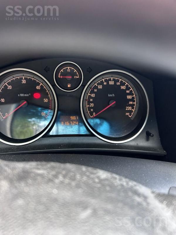 Pelēks Opel Astra 2005 Ogre, ar dzinēja tilpumu 1.70 L un nobraukumu 317 tūkst. km par 700 €, foto 7 vietnē AUTOMOTO.COM.LV