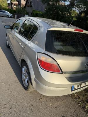 Grey Opel Astra 2005 in Birzai, with an engine capacity of 1.80 L and mileage of 198 thousand km for 1700 €, photo 5 on AUTOMOTO.COM.LV