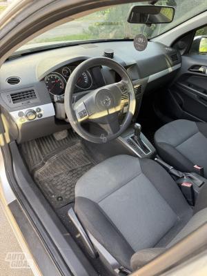 Grey Opel Astra 2005 in Birzai, with an engine capacity of 1.80 L and mileage of 198 thousand km for 1700 €, photo 6 on AUTOMOTO.COM.LV