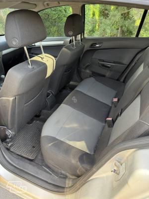 Grey Opel Astra 2005 in Birzai, with an engine capacity of 1.80 L and mileage of 198 thousand km for 1700 €, photo 7 on AUTOMOTO.COM.LV