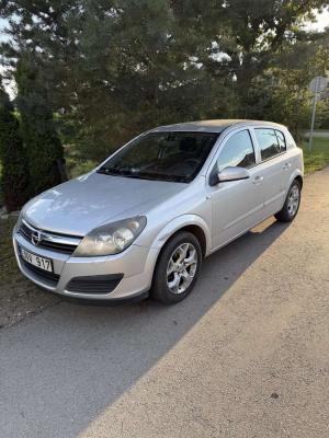 Grey Opel Astra 2005 in Birzai, with an engine capacity of 1.80 L and mileage of 198 thousand km for 1700 €, photo 1 on AUTOMOTO.COM.LV