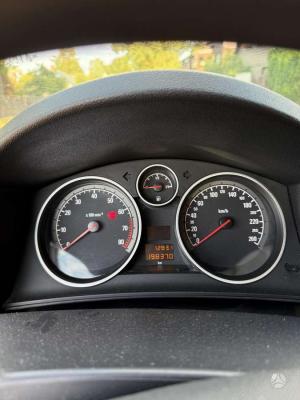 Grey Opel Astra 2005 in Birzai, with an engine capacity of 1.80 L and mileage of 198 thousand km for 1700 €, photo 6 on AUTOMOTO.COM.LV