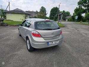 Grey Opel Astra 2005 in Jurbarkas, with an engine capacity of 1.91 L and mileage of 250 thousand km for 1650 €, photo 4 on AUTOMOTO.COM.LV