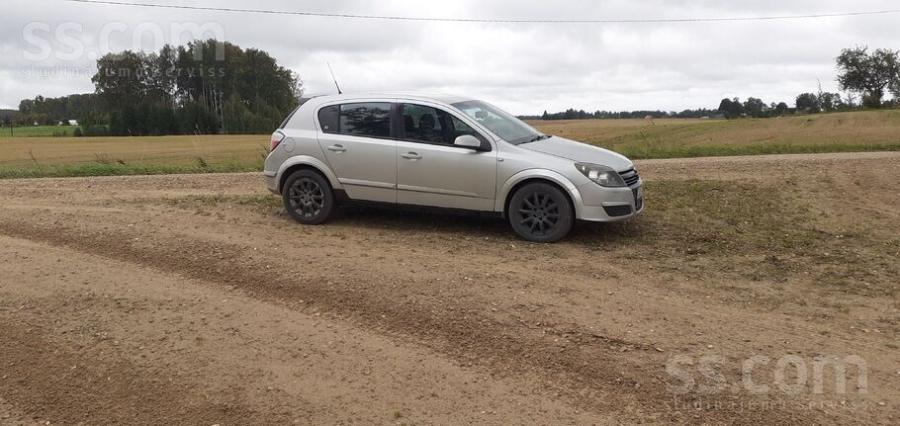Pelēks Opel Astra 2005 Jēkabpils, ar dzinēja tilpumu 1.70 L un nobraukumu 379 tūkst. km par 800 €, foto 1 vietnē AUTOMOTO.COM.LV