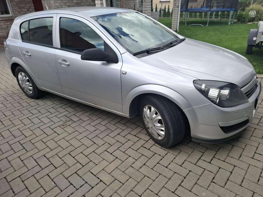 Pelēks Opel Astra 2005 Tauragė, ar dzinēja tilpumu 1.36 L un nobraukumu 231 tūkst. km par 950 €, foto 1 vietnē AUTOMOTO.COM.LV