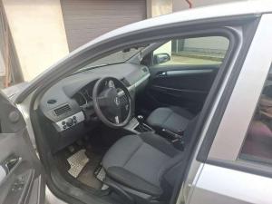 Pelēks Opel Astra 2005 Tauragė, ar dzinēja tilpumu 1.36 L un nobraukumu 231 tūkst. km par 950 €, foto 4 vietnē AUTOMOTO.COM.LV