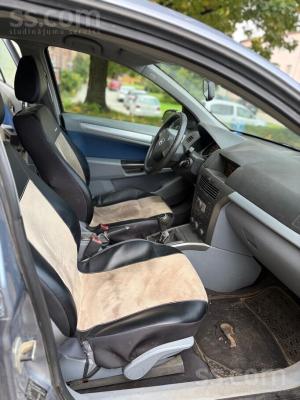 Grey Opel Astra 2005 in Cesis, with an engine capacity of 1.60 L and mileage of 297 thousand km for 1000 €, photo 6 on AUTOMOTO.COM.LV