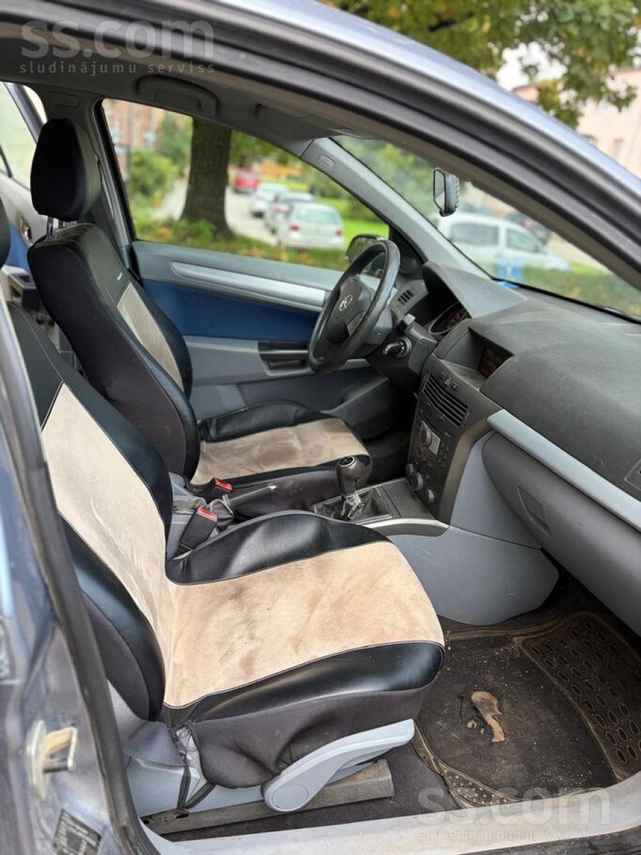Grey Opel Astra 2005 in Cesis, with an engine capacity of 1.60 L and mileage of 297 thousand km for 1000 €, photo 6 on AUTOMOTO.COM.LV