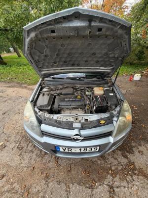 Grey Opel Astra 2005 in Cesis, with an engine capacity of 1.60 L and mileage of 297 thousand km for 1000 €, photo 7 on AUTOMOTO.COM.LV