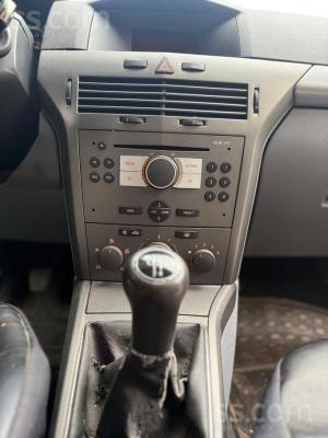 Grey Opel Astra 2005 in Cesis, with an engine capacity of 1.60 L and mileage of 297 thousand km for 1000 €, photo 8 on AUTOMOTO.COM.LV