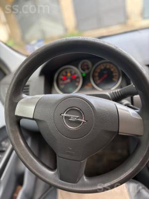 Grey Opel Astra 2005 in Cesis, with an engine capacity of 1.60 L and mileage of 297 thousand km for 1000 €, photo 10 on AUTOMOTO.COM.LV