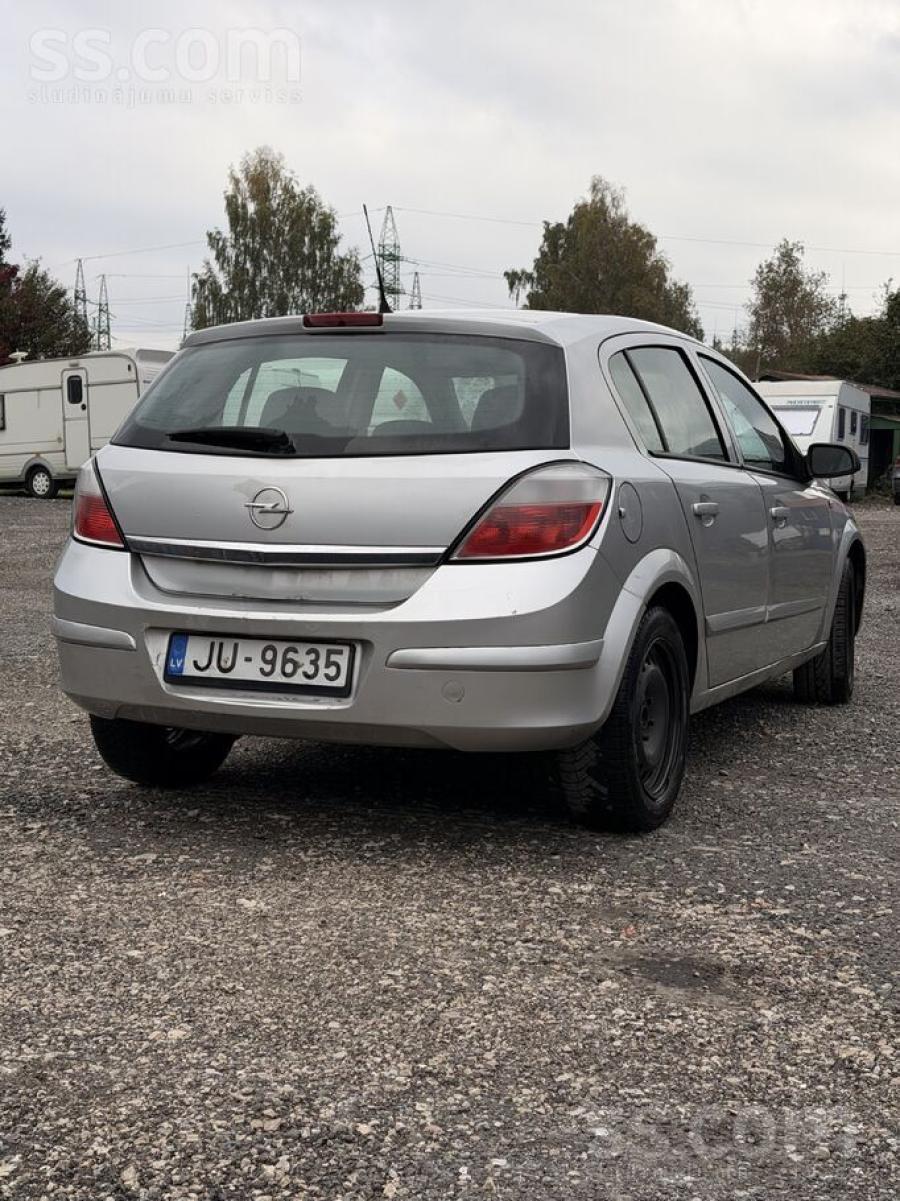 Grey Opel Astra 2005 in Riga, with an engine capacity of 1.90 L and mileage of 350 thousand km for 1150 €, photo 4 on AUTOMOTO.COM.LV