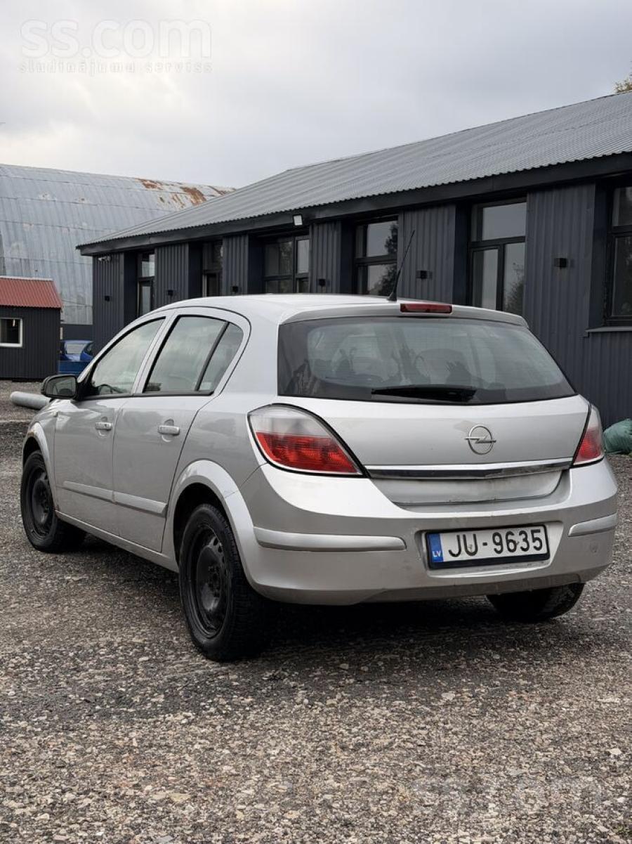 Grey Opel Astra 2005 in Riga, with an engine capacity of 1.90 L and mileage of 350 thousand km for 1150 €, photo 5 on AUTOMOTO.COM.LV