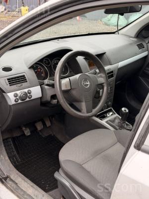 Grey Opel Astra 2005 in Riga, with an engine capacity of 1.90 L and mileage of 350 thousand km for 1150 €, photo 6 on AUTOMOTO.COM.LV