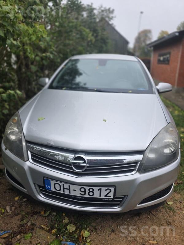 Opel Astra 2005 Kuldīga vietnē Pelēks Opel Astra 2005 Kuldīga, ar dzinēja tilpumu 1.70 L un nobraukumu 222 tūkst. km par 1250 €, foto 3 vietnē AUTOMOTO.COM.LV