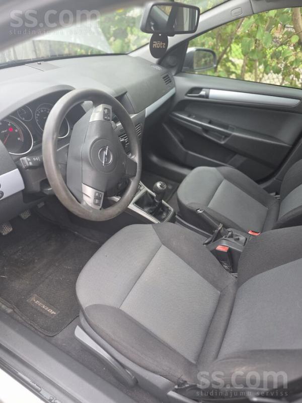 Opel Astra 2005 Kuldīga vietnē Pelēks Opel Astra 2005 Kuldīga, ar dzinēja tilpumu 1.70 L un nobraukumu 222 tūkst. km par 1250 €, foto 6 vietnē AUTOMOTO.COM.LV