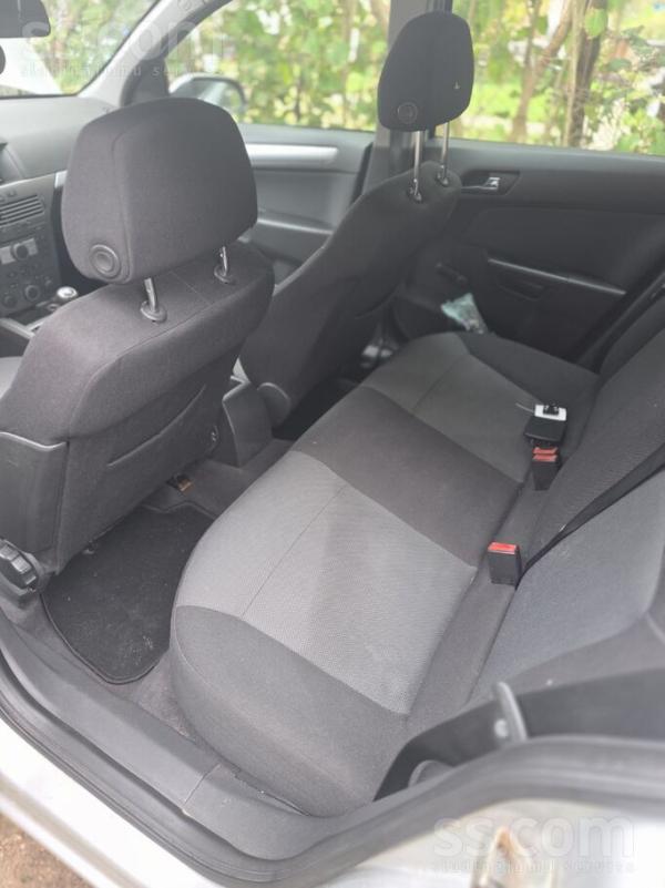 Opel Astra 2005 Kuldīga vietnē Pelēks Opel Astra 2005 Kuldīga, ar dzinēja tilpumu 1.70 L un nobraukumu 222 tūkst. km par 1250 €, foto 7 vietnē AUTOMOTO.COM.LV