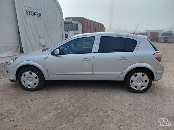 Grey Opel Astra 2005 in Vilkaviskis, with an engine capacity of 1.80 L and mileage of 241 thousand km for 1450 €, photo 3 on AUTOMOTO.COM.LV