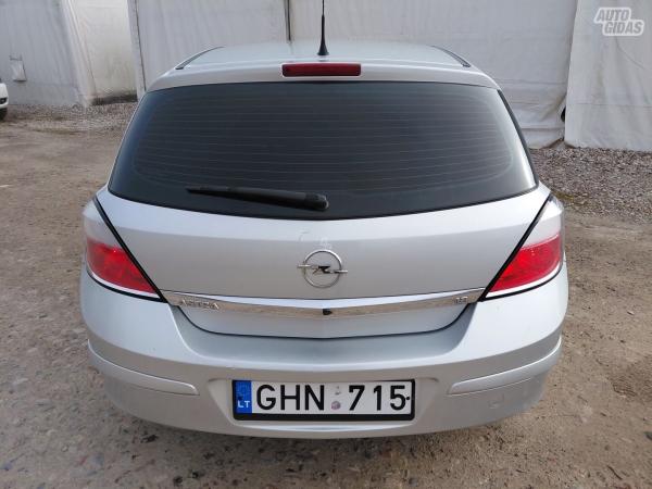 Grey Opel Astra 2005 in Vilkaviskis, with an engine capacity of 1.80 L and mileage of 241 thousand km for 1450 €, photo 9 on AUTOMOTO.COM.LV