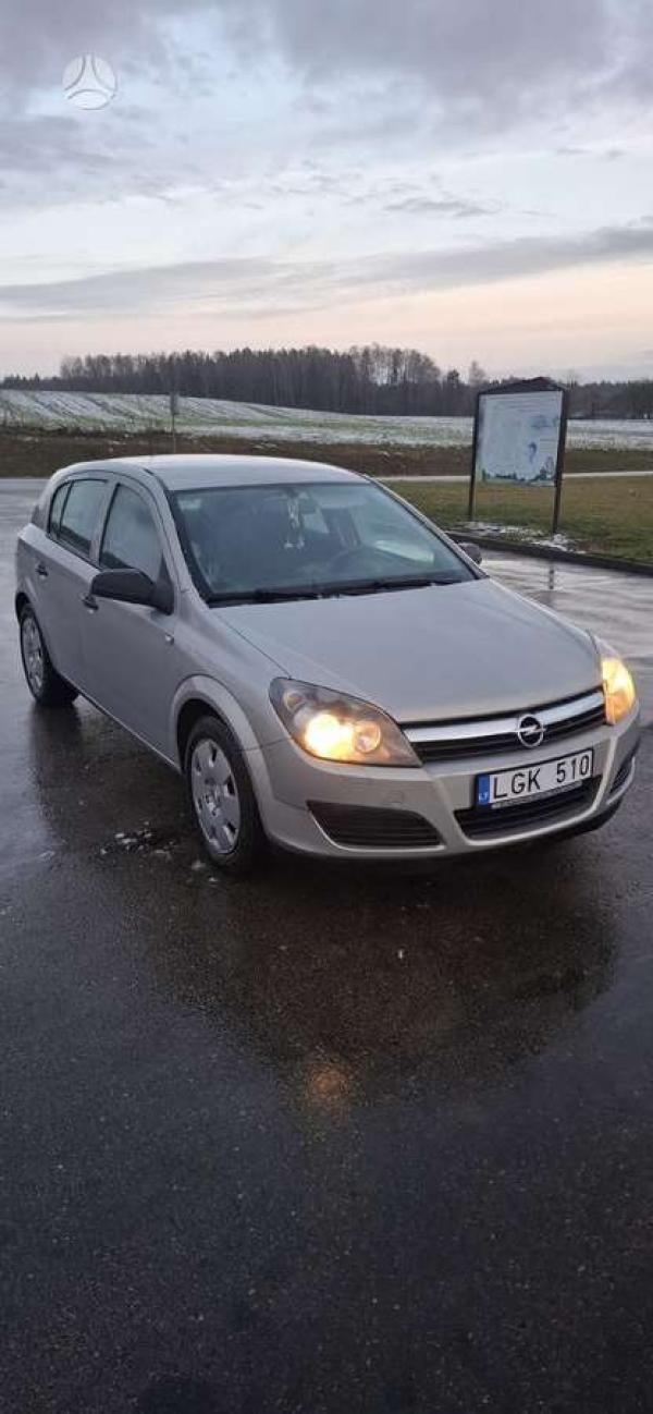 Grey Opel Astra 2006 in Raseiniai, with an engine capacity of 1.90 L and mileage of 228 thousand km for 1700 €, photo 2 on AUTOMOTO.COM.LV