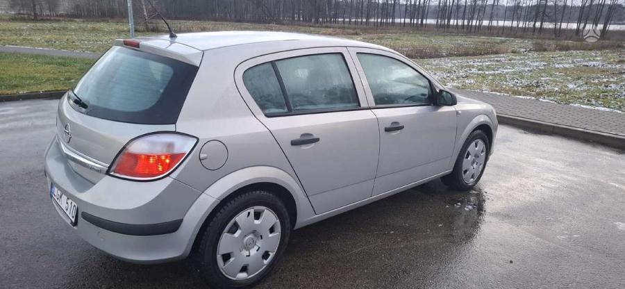 Pelēks Opel Astra 2006 Raseiniai, ar dzinēja tilpumu 1.90 L un nobraukumu 228 tūkst. km par 1700 €, foto 3 vietnē AUTOMOTO.COM.LV