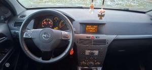 Pelēks Opel Astra 2006 Raseiniai, ar dzinēja tilpumu 1.90 L un nobraukumu 228 tūkst. km par 1700 €, foto 5 vietnē AUTOMOTO.COM.LV