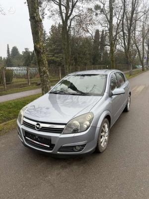Grey Opel Astra 2006 in Kaunas, with an engine capacity of 1.91 L and mileage of 245 thousand km for 770 €, photo  on AUTOMOTO.COM.LV