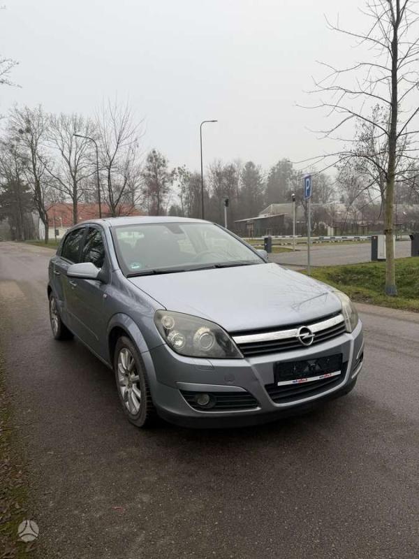 Grey Opel Astra 2006 in Kaunas, with an engine capacity of 1.91 L and mileage of 245 thousand km for 770 €, photo 5 on AUTOMOTO.COM.LV