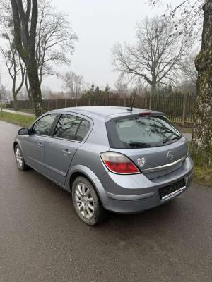 Grey Opel Astra 2006 in Kaunas, with an engine capacity of 1.91 L and mileage of 245 thousand km for 770 €, photo 10 on AUTOMOTO.COM.LV