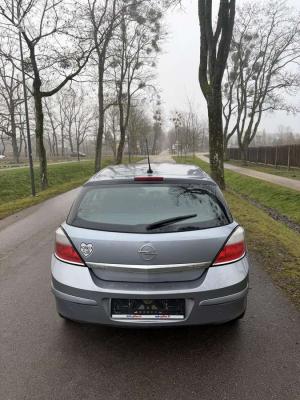 Grey Opel Astra 2006 in Kaunas, with an engine capacity of 1.91 L and mileage of 245 thousand km for 770 €, photo 11 on AUTOMOTO.COM.LV