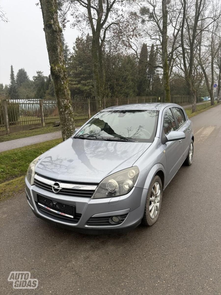 Pelēks Opel Astra 2006 Kauņa, ar dzinēja tilpumu 1.90 L un nobraukumu 245 tūkst. km par 770 €, foto 1 vietnē AUTOMOTO.COM.LV
