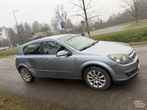 Pelēks Opel Astra 2006 Kauņa, ar dzinēja tilpumu 1.90 L un nobraukumu 245 tūkst. km par 770 €, foto 2 vietnē AUTOMOTO.COM.LV