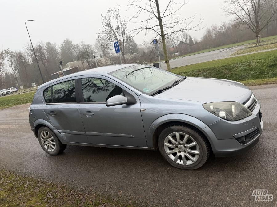 Pelēks Opel Astra 2006 Kauņa, ar dzinēja tilpumu 1.90 L un nobraukumu 245 tūkst. km par 770 €, foto 2 vietnē AUTOMOTO.COM.LV