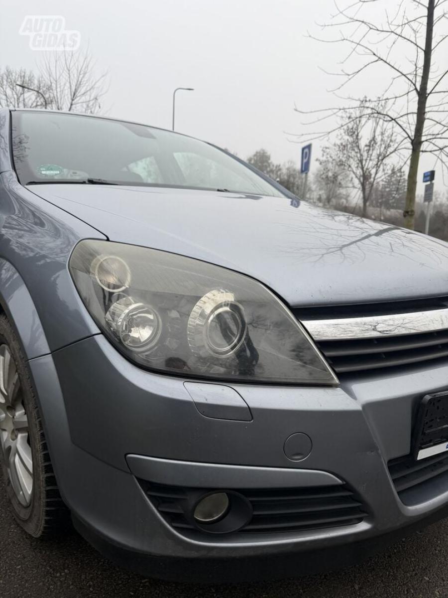 Pelēks Opel Astra 2006 Kauņa, ar dzinēja tilpumu 1.90 L un nobraukumu 245 tūkst. km par 770 €, foto 3 vietnē AUTOMOTO.COM.LV